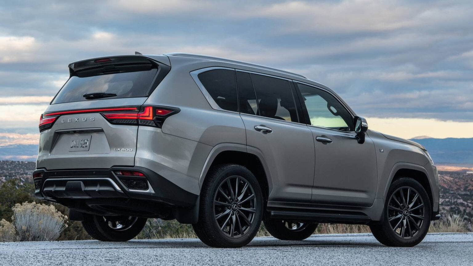 Lexus LX Trims, Variants In The UAE | Prestige & Signature