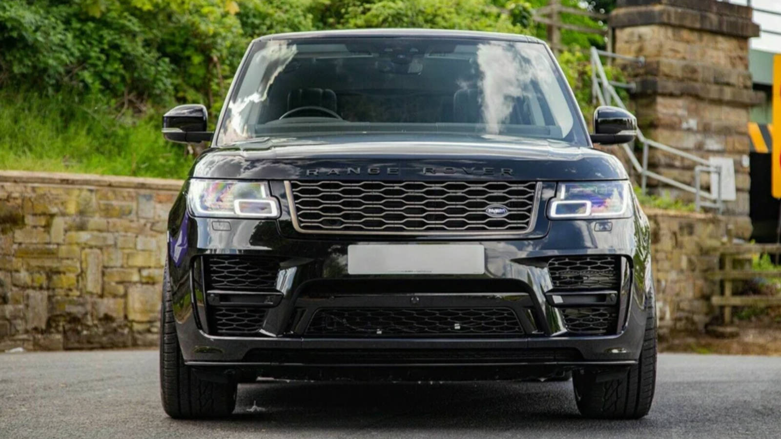 Range Rover Review | Specs, Driving Impressions & More