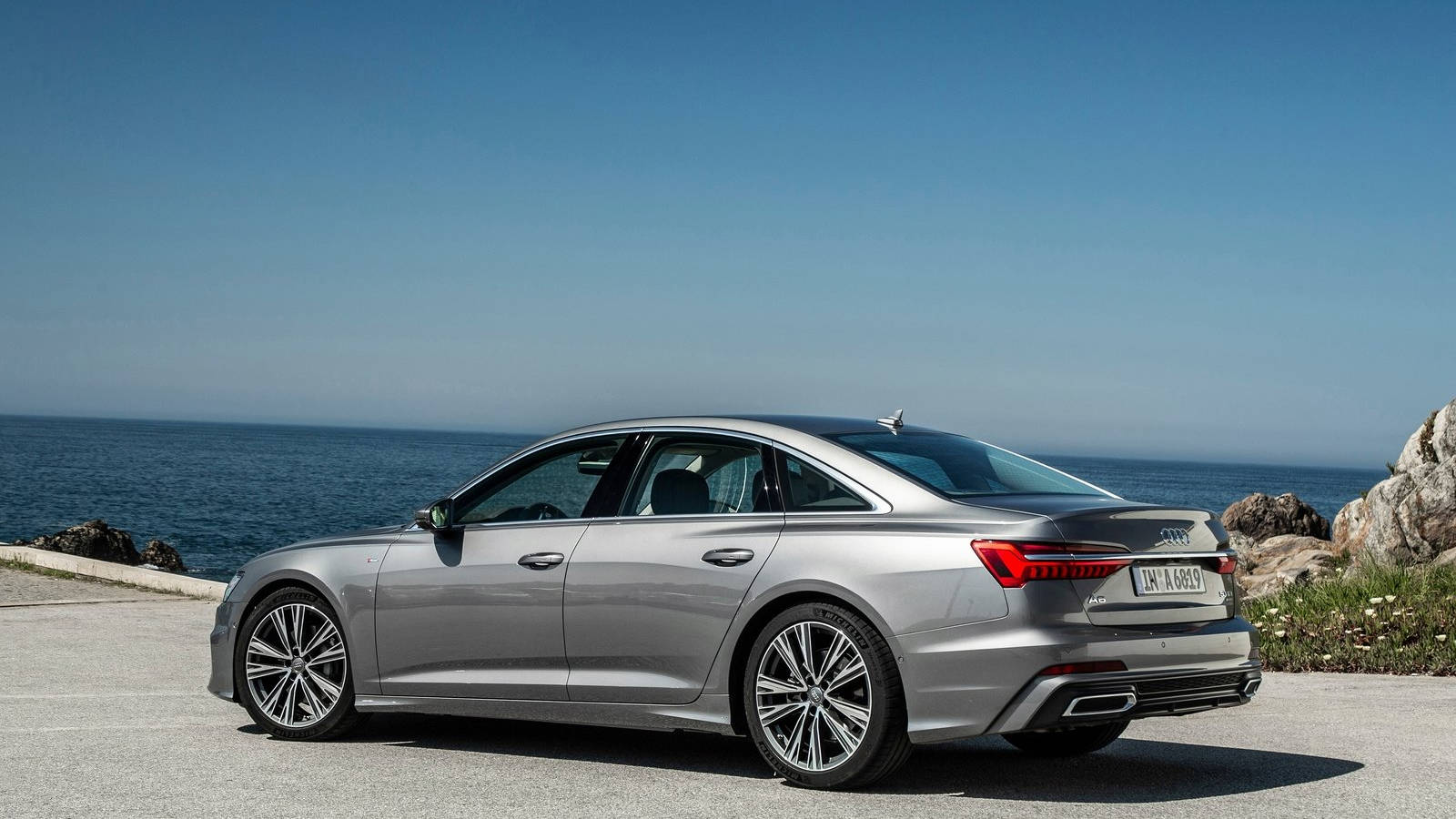 Audi A6 vs Lexus ES: Comparison | Specs, Features & More