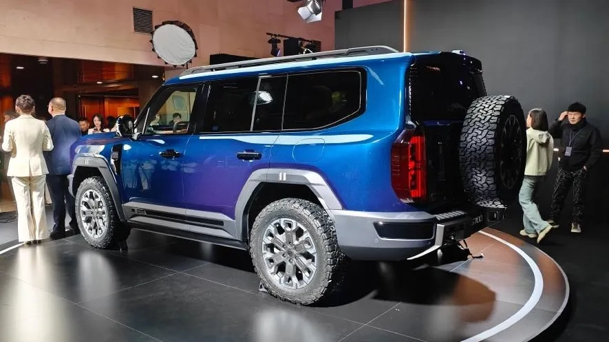 Jetour SUV Drives On Water — Jetour T7 Revealed